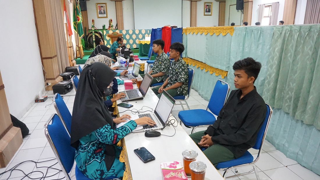 Dukcapil Sleman Fasilitasi Foto KTP-EL untuk Siswa MAN 3 Sleman - MAN 3 ...