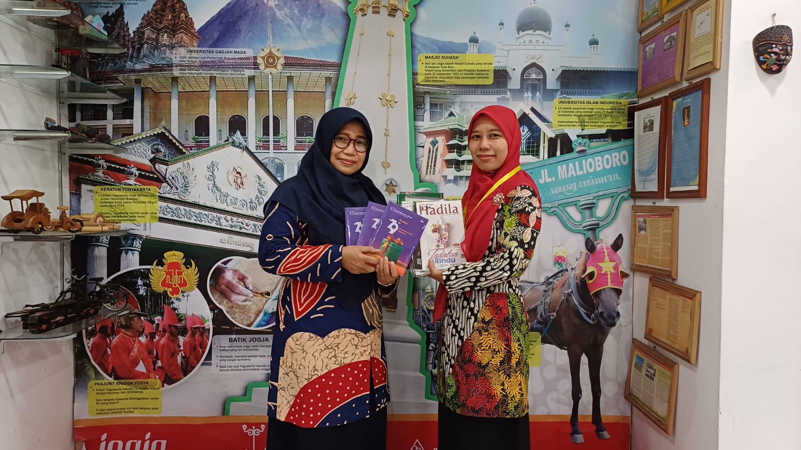 Guru MAN 3 Sleman Hibahkan Buku Sebagai Kontribusi Penguatan Koleksi ...