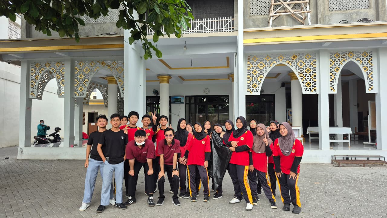 Caring for the Environment, MAN 3 Sleman Students Clean School Grounds ...
